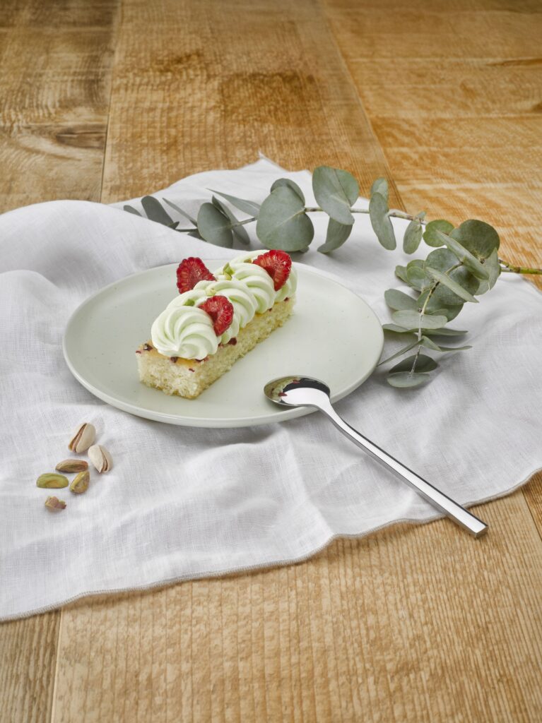 Finger à la Mousse Pistache sur Financier à la Framboise - Condifa